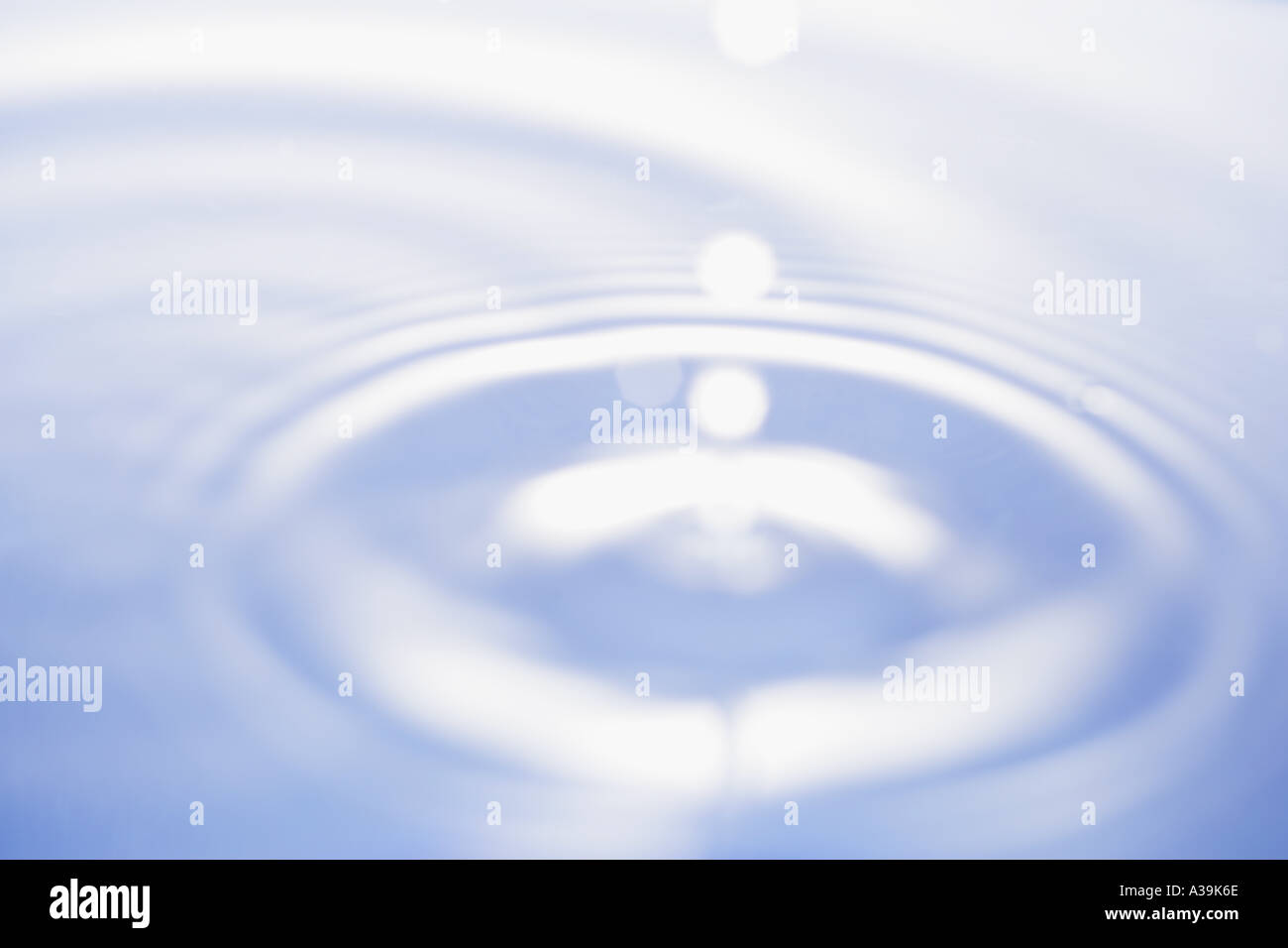 Water droplet rebound hi-res stock photography and images - Alamy