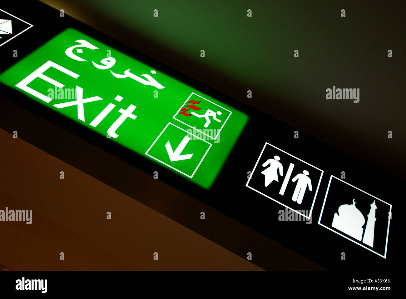 Airport boarding gate sign door hi-res stock photography and images - Alamy