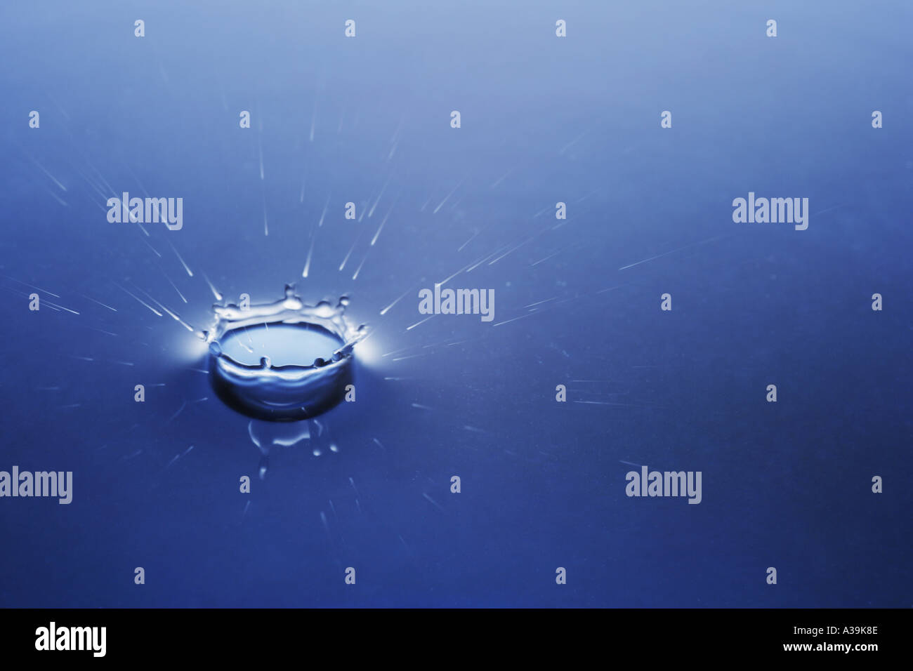 Water droplet rebound hi-res stock photography and images - Alamy