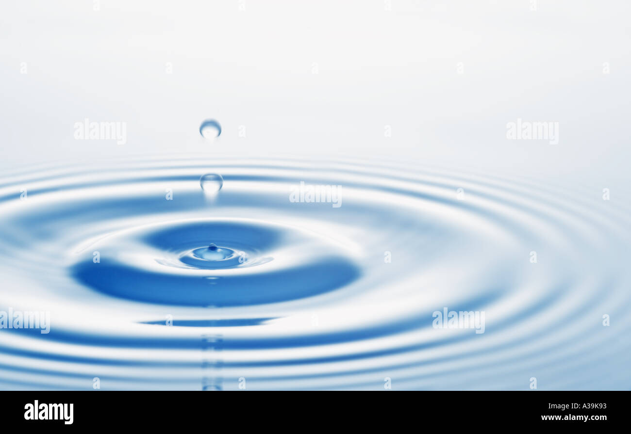Split second drop of water Stock Photo - Alamy
