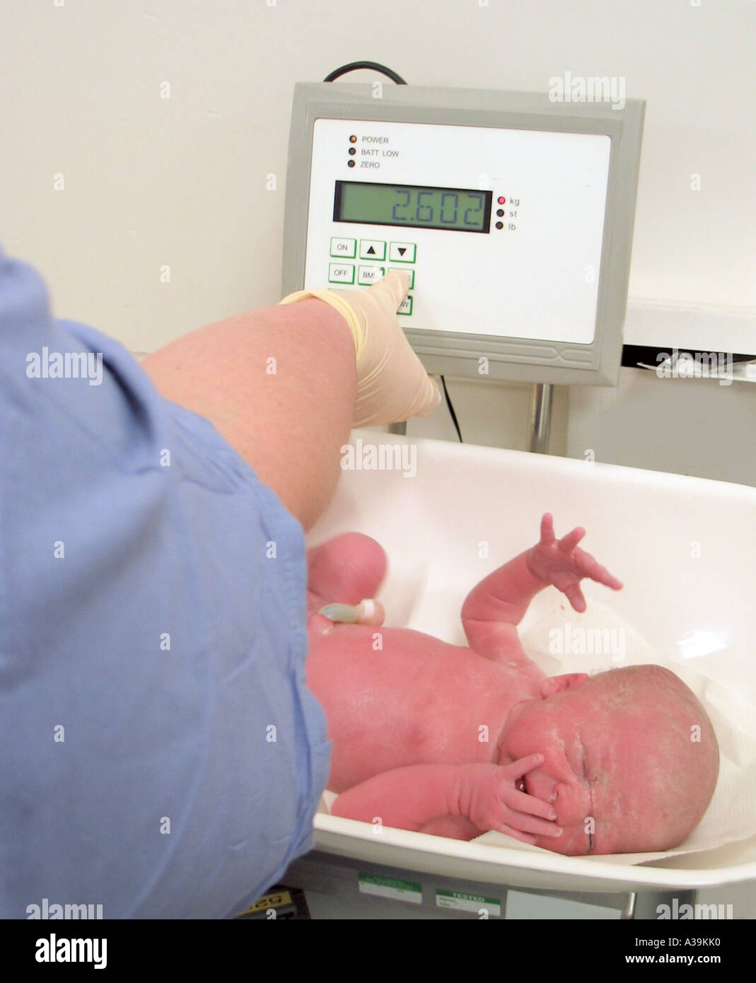 Birth weight hi-res stock photography and images - Alamy