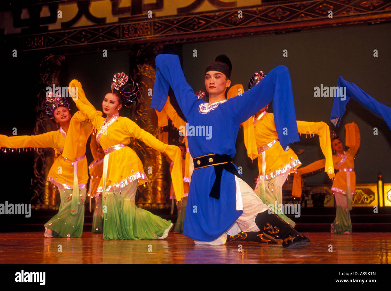 Chinese dancers, dancers, dance performance, Tang Dynasty Theater, city ...
