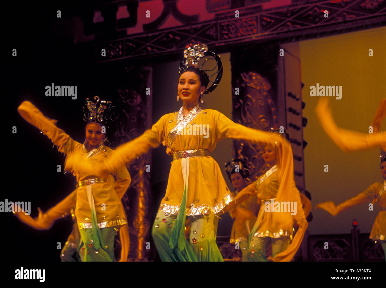 Tang dynasty music and dance show hi-res stock photography and images ...