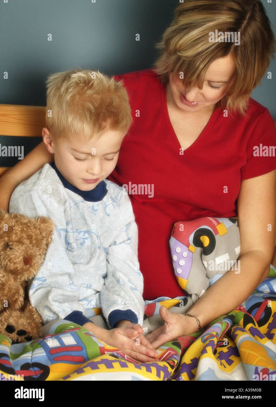 Child praying bedtime hi-res stock photography and images - Alamy