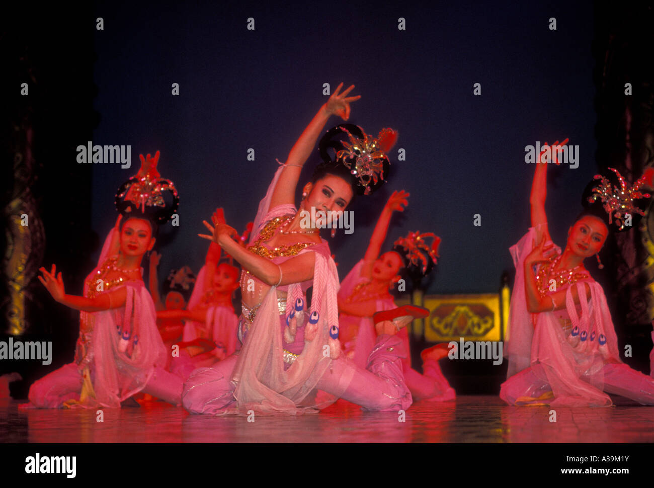Chinese women dancers dancing dance performance music and dance at Tang ...