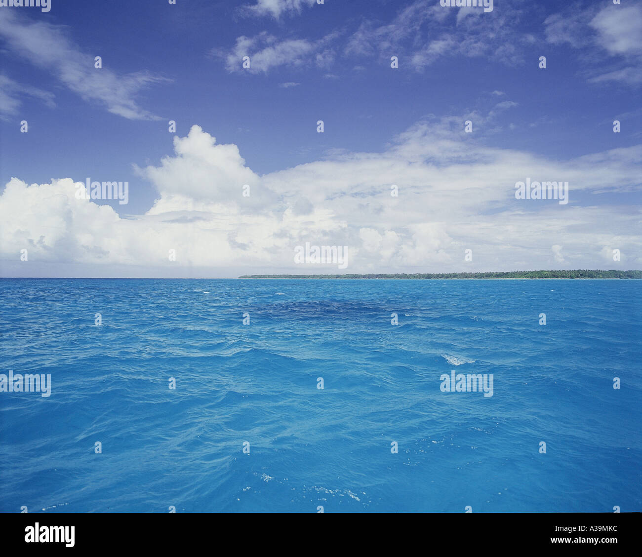 Ocean with sky hi-res stock photography and images - Alamy