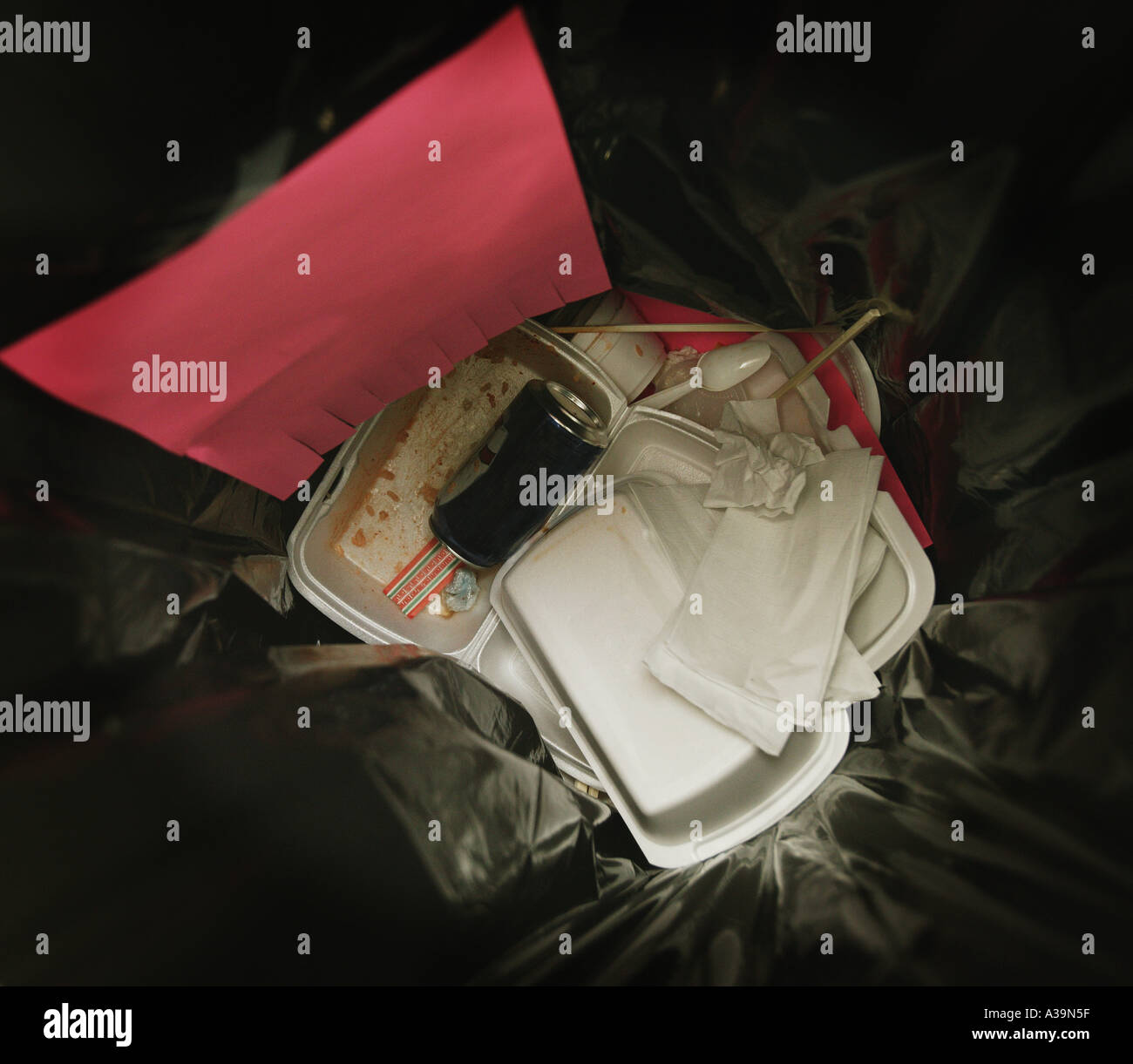 Dirty paper plates hi-res stock photography and images - Alamy