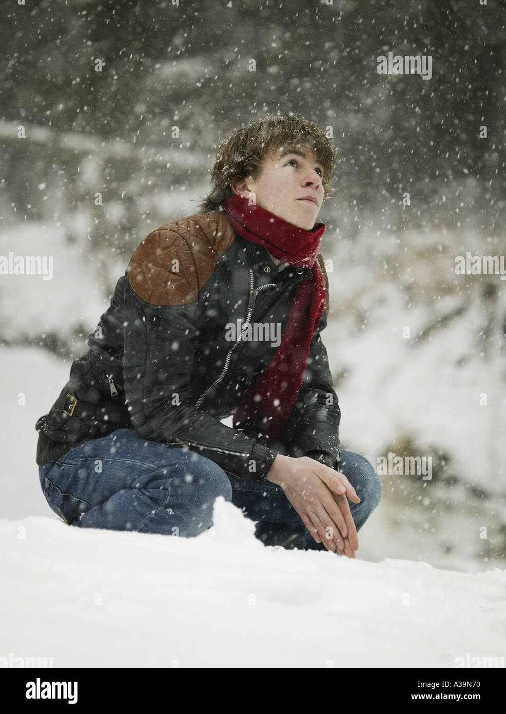 Man waiting for weather hi-res stock photography and images - Alamy