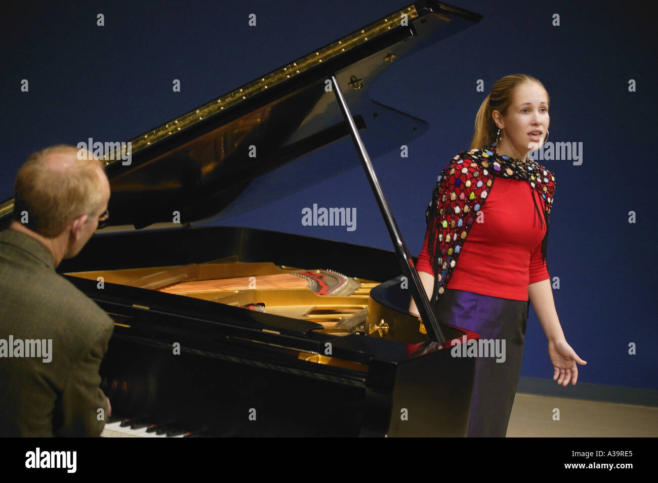 Piano singer not vocal hi-res stock photography and images - Alamy