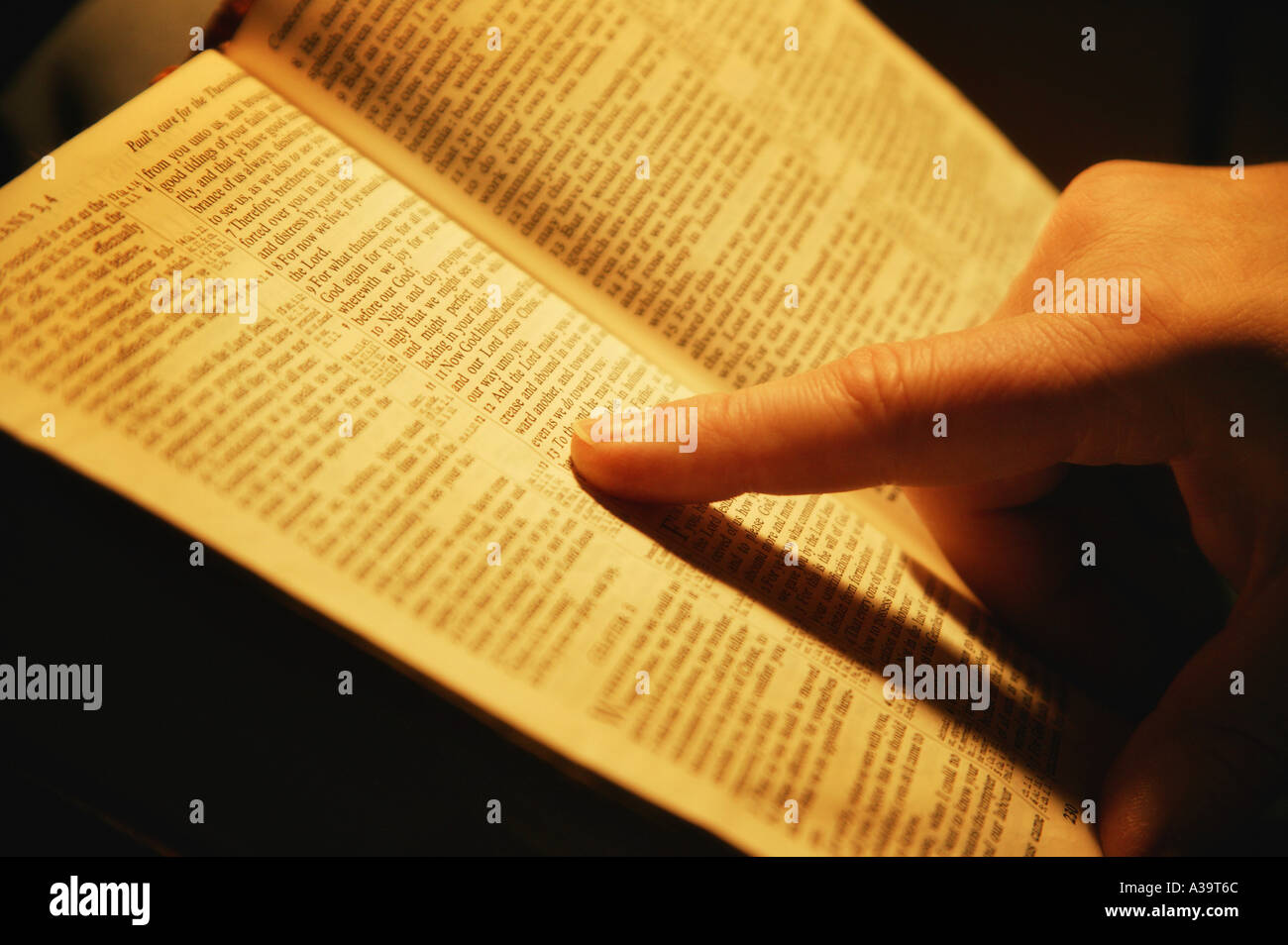 Open bible point hi-res stock photography and images - Alamy