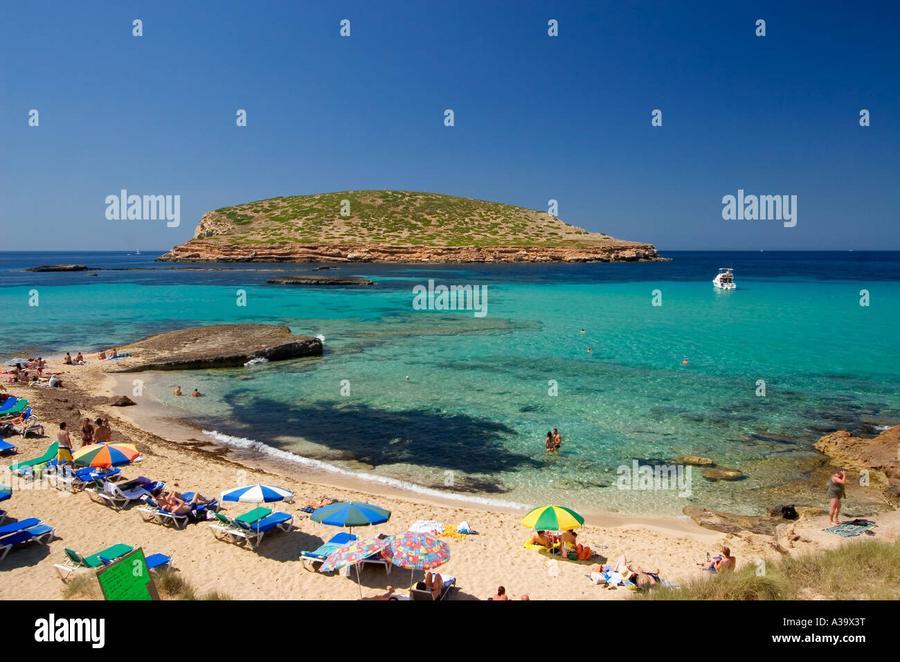 Spanien Balearen Ibiza beach Cala Comte beach people sunbathing Stock ...