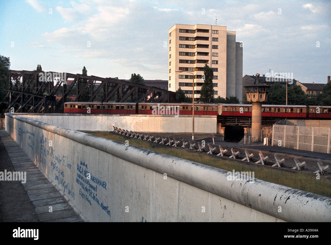 The Berlin S Bahn the city s rapid transit railway used to cross over ...