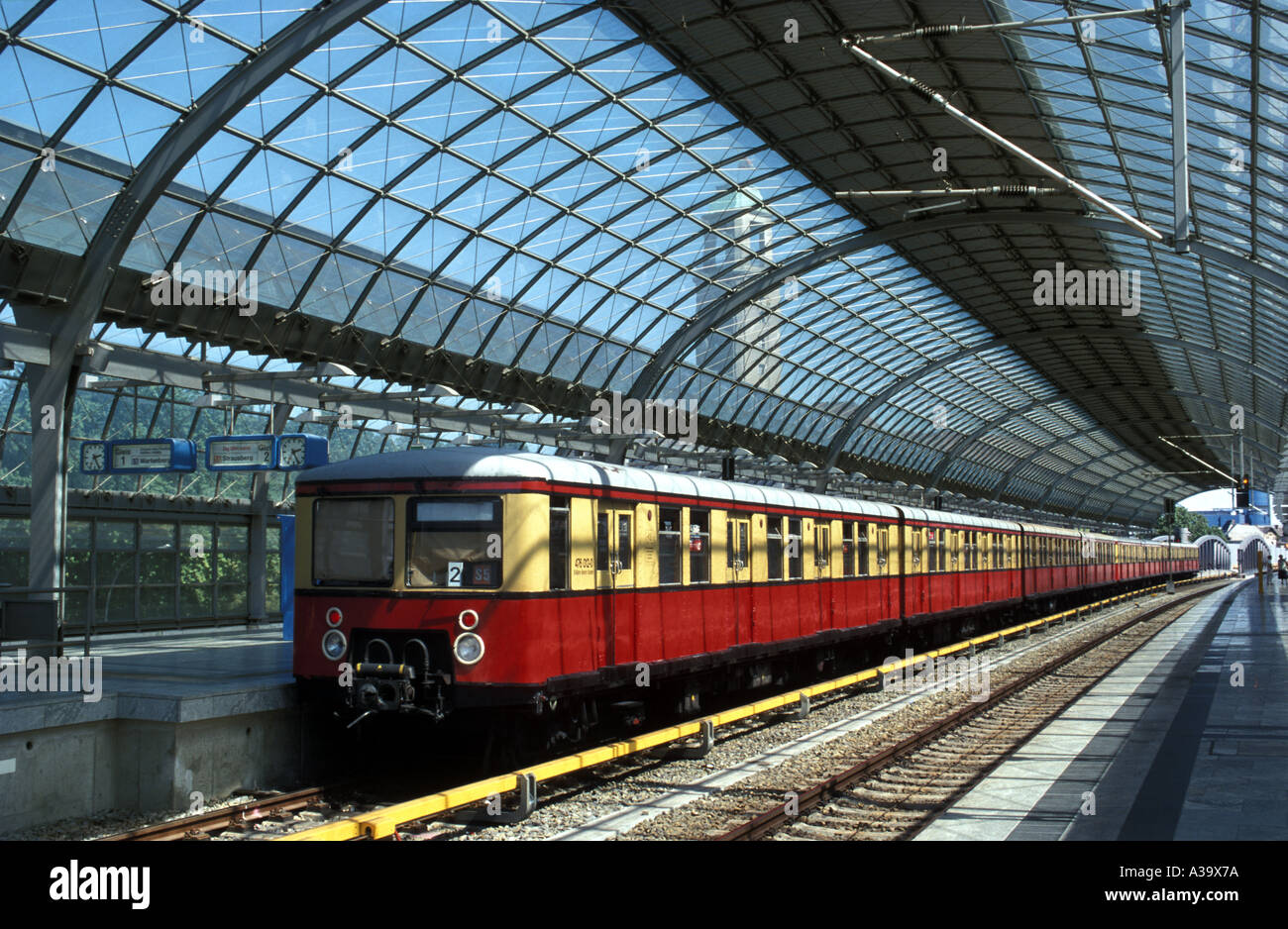 Berlin an old style S-Bahn train at the new Spandau railway station ...