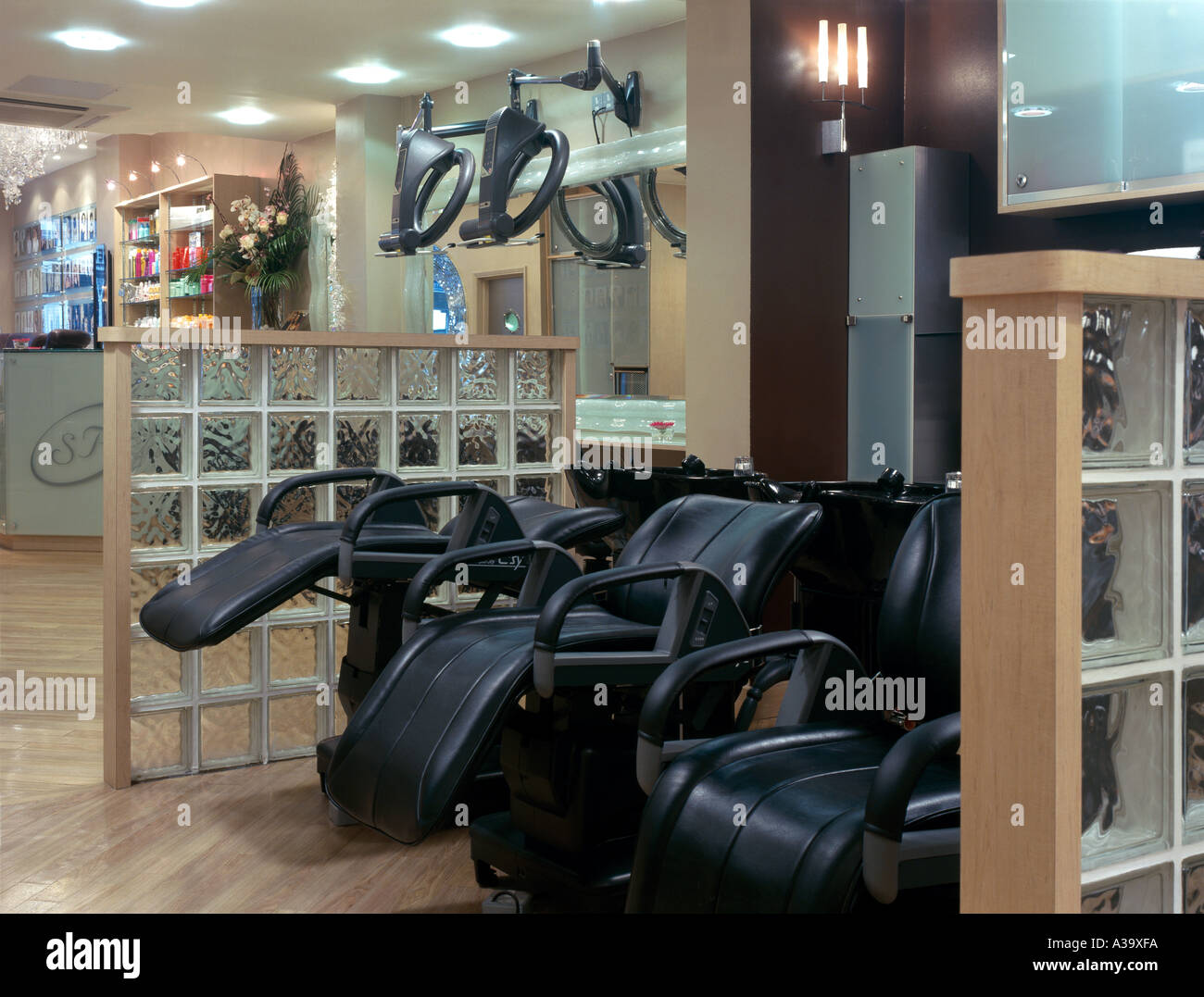 Stuart Phillips Hair Salon, 25 Monmouth Street, London. Shampoo area ...