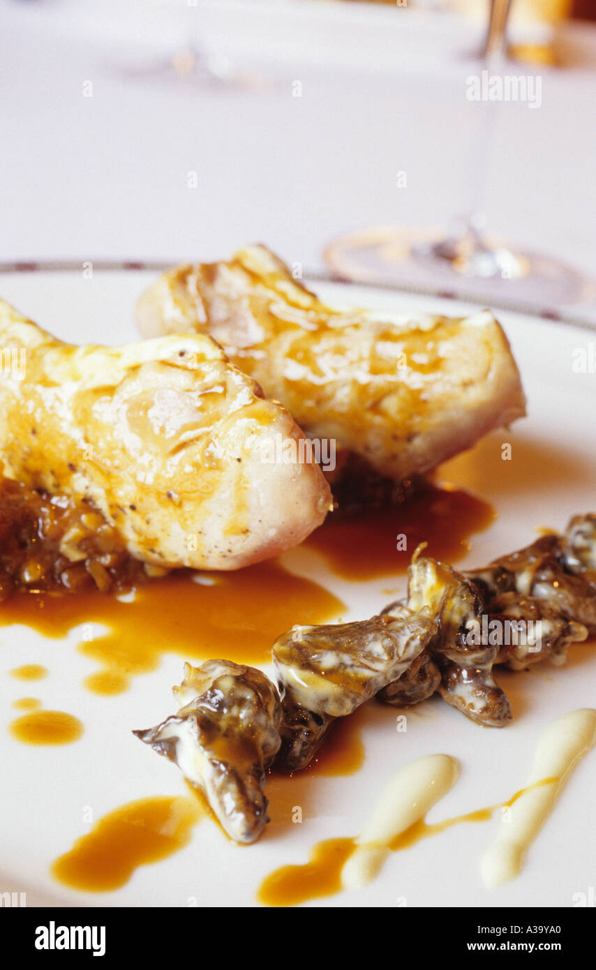 Spain, Costa Brava, Catalonia, rabbit with baked snails, chopped ...