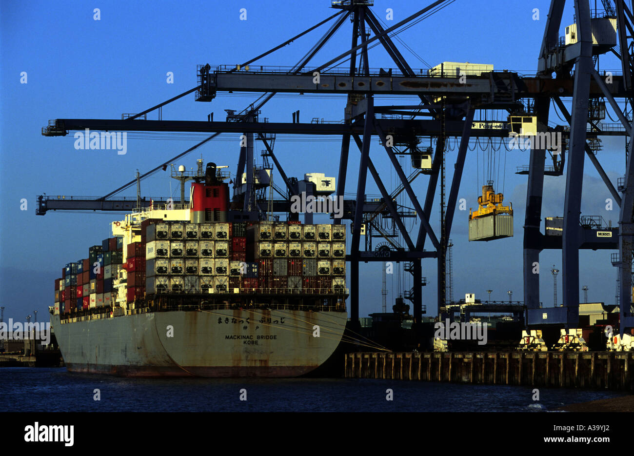 Britains largest container port hi-res stock photography and images - Alamy