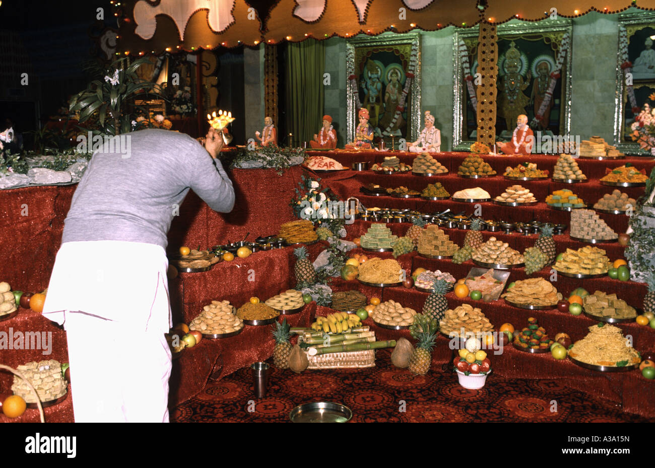 Hindus celebrating Diwali in a temple in London Stock Photo - Alamy
