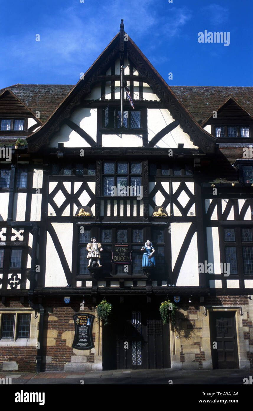 Mar 17 2002 Brighton ENGLAND The King and Queen a traditional style ...