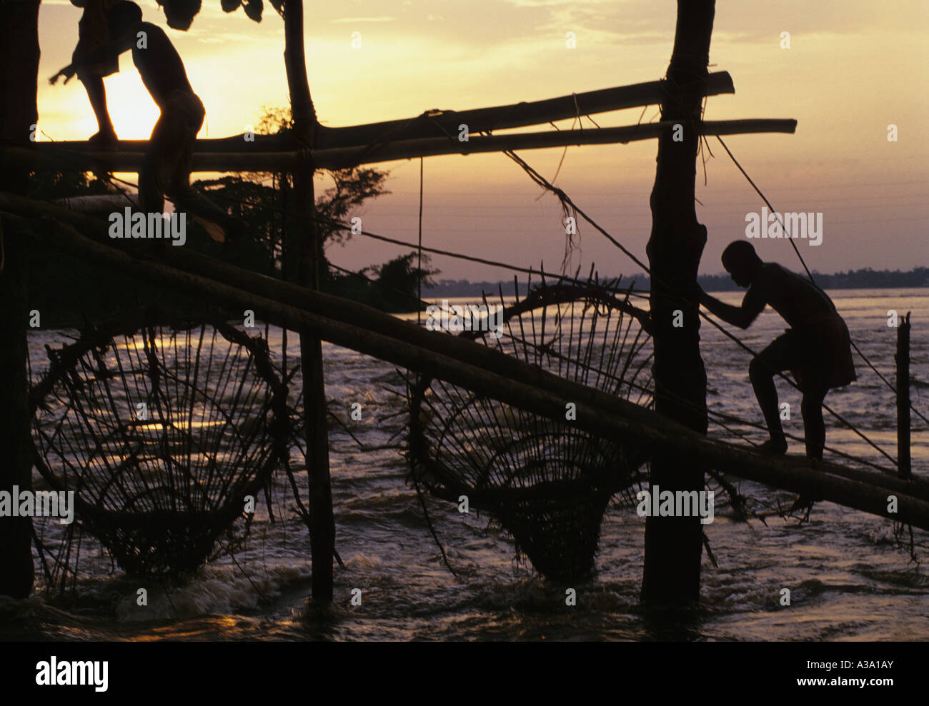 wagenia fishermen kisangani Stock Photo - Alamy