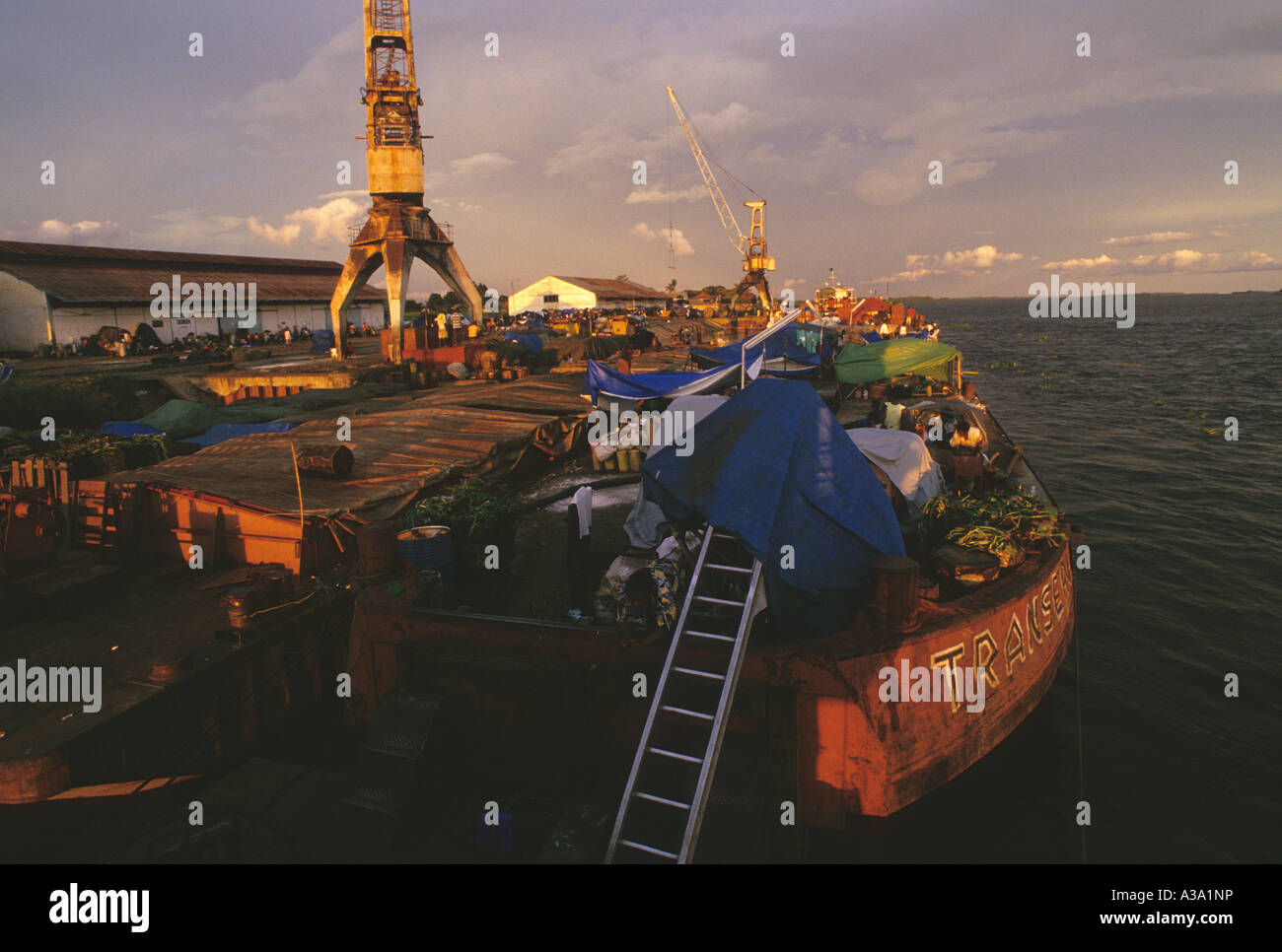bumba port congo river Stock Photo - Alamy