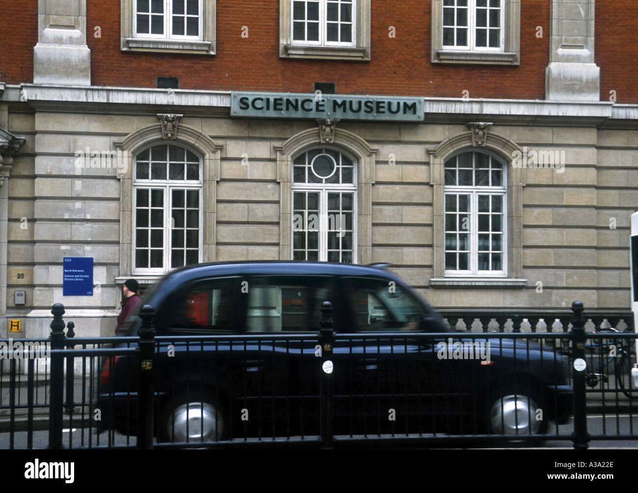 March 15th 2002 A London cab in the centre of London Stock Photo - Alamy