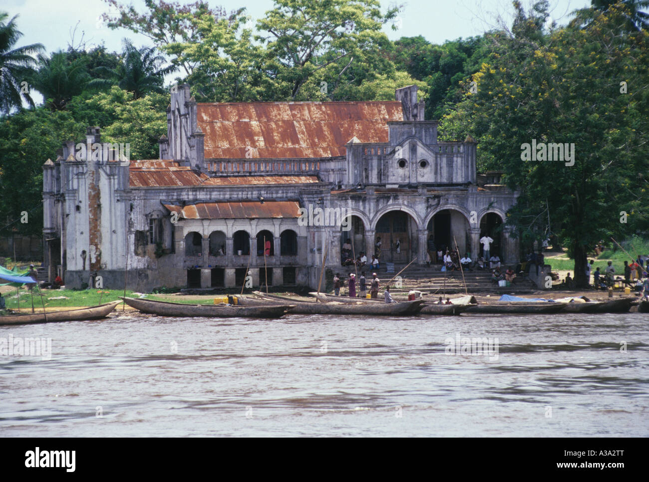 old colonial building kisangani Stock Photo - Alamy
