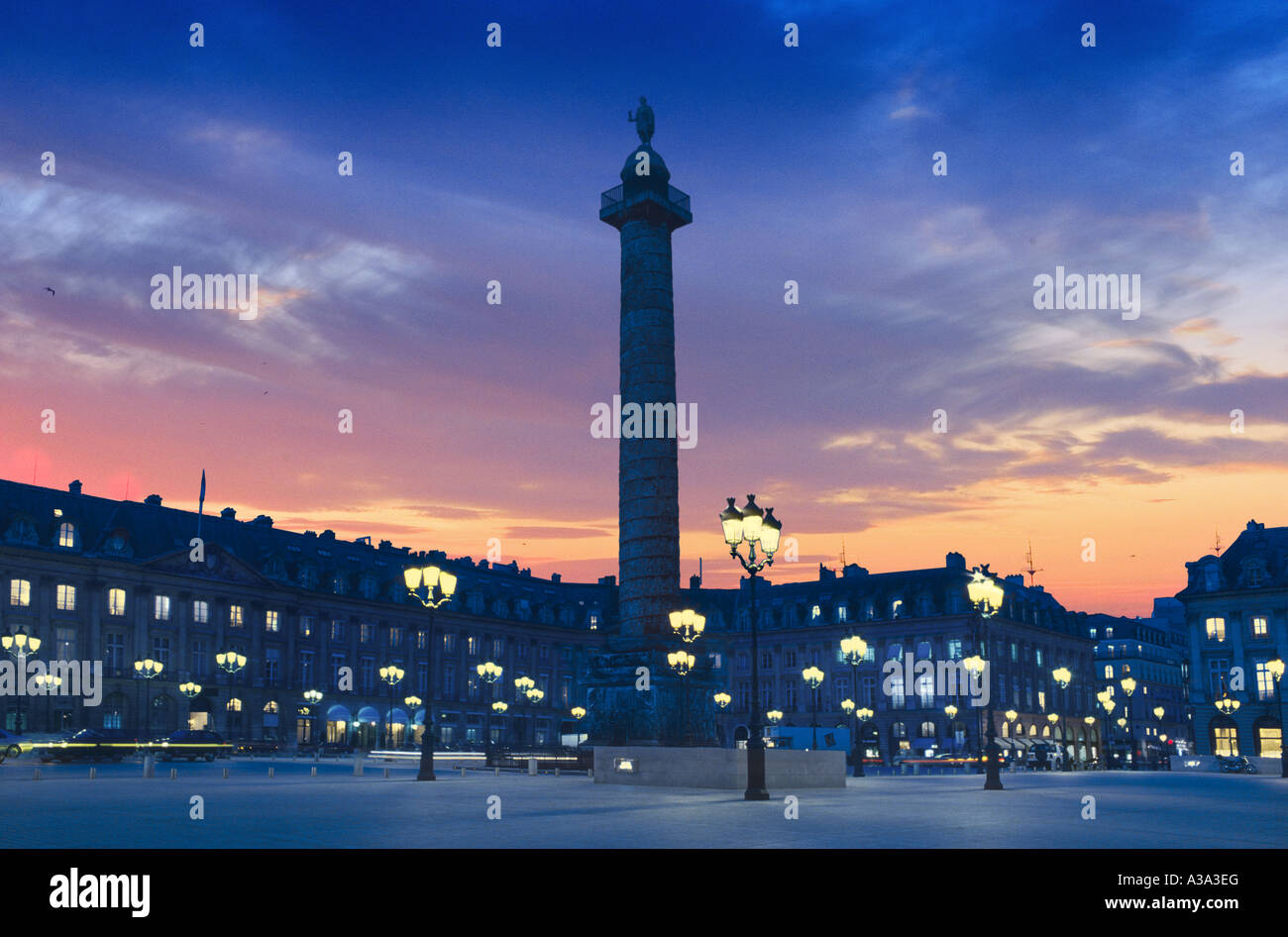Vendome column night paris hi-res stock photography and images - Alamy