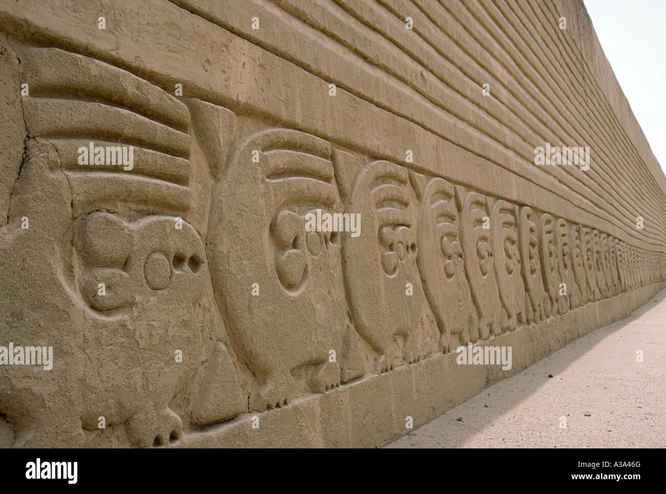 Chan Chan wall frieze - Trujillo, La Libertad, PERU Stock Photo - Alamy