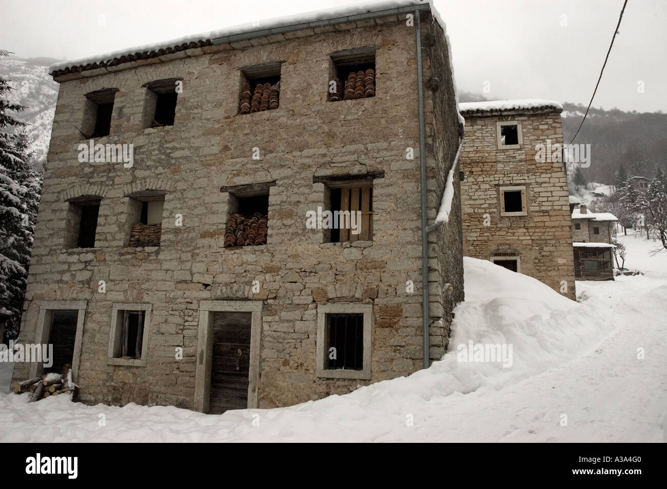 Erto hi-res stock photography and images - Alamy