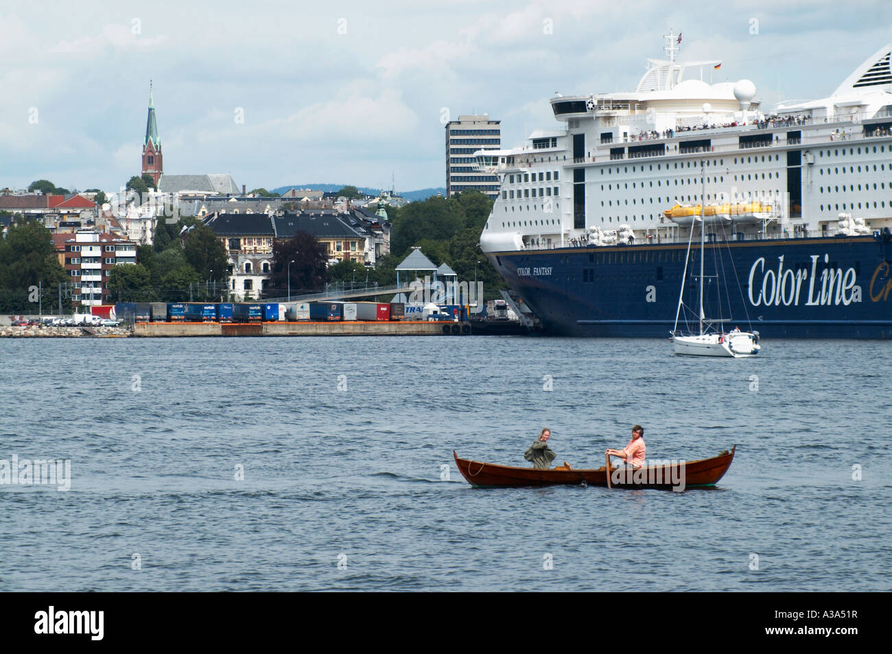 Oared ships hi-res stock photography and images - Alamy