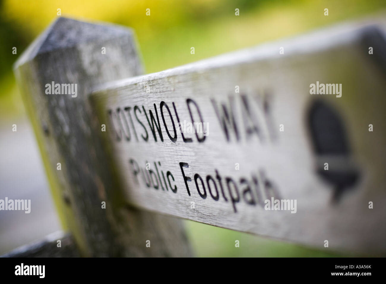 Cotswold Way finger post Gloucestershire Stock Photo - Alamy