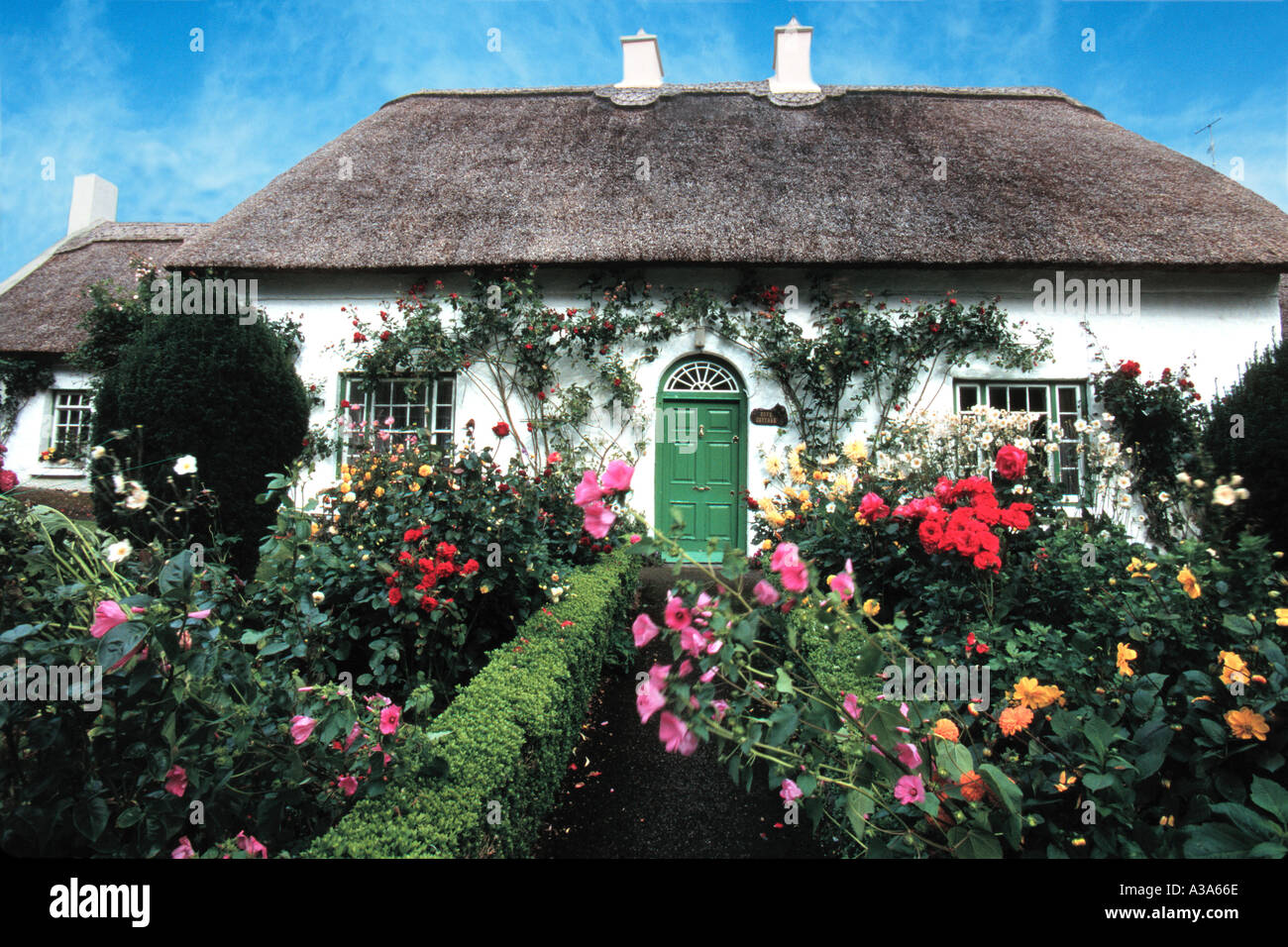 Irish Thatched Roof Cottage Stock Photo - Alamy