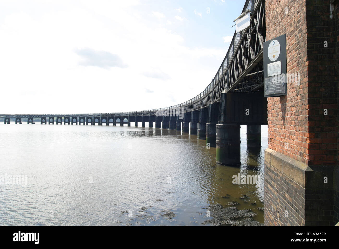 Tay rail bridge dundee Stock Photo - Alamy