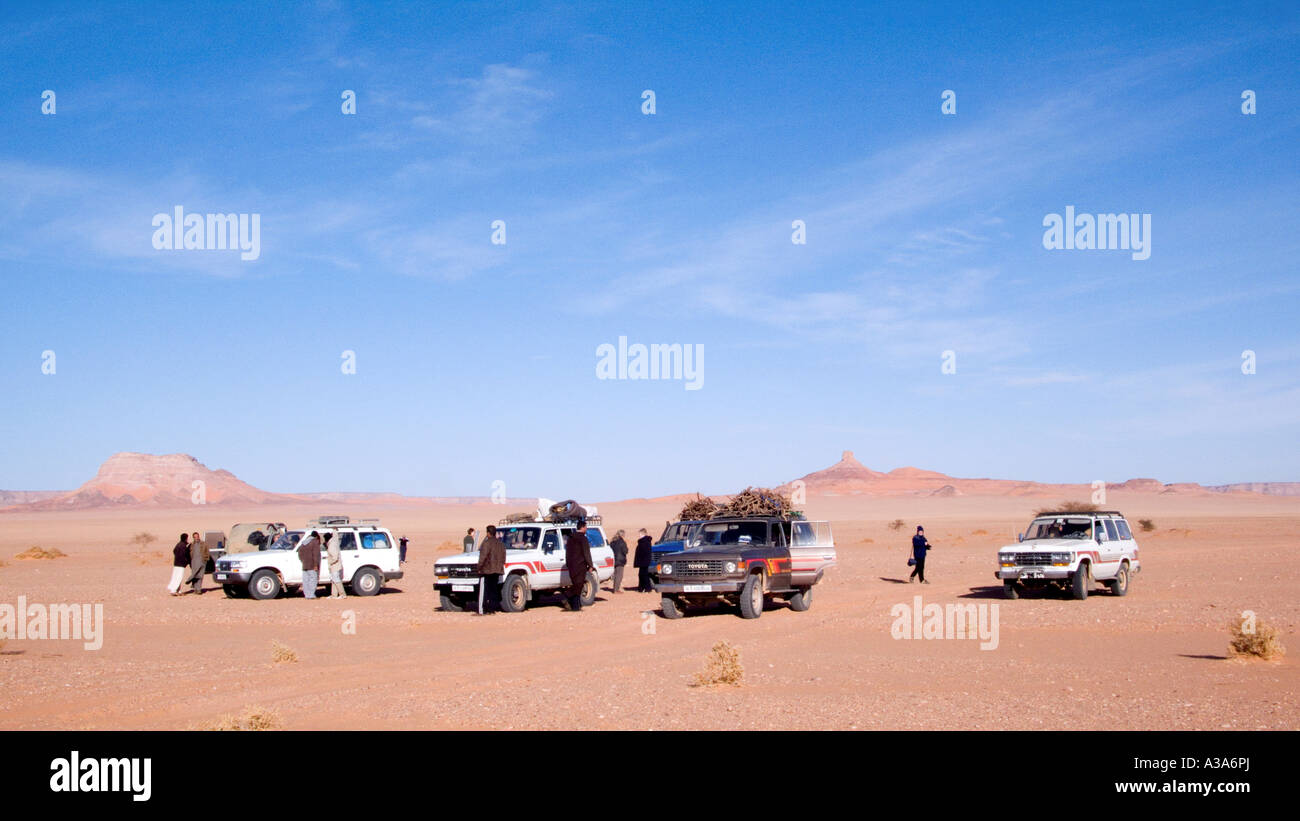 Four wheel drive safari into the Sahara Desert Libya Stock Photo - Alamy