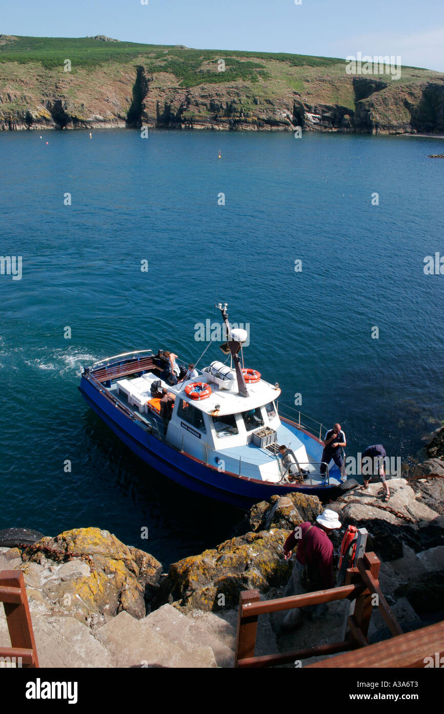 Skomer landing boat hi-res stock photography and images - Alamy