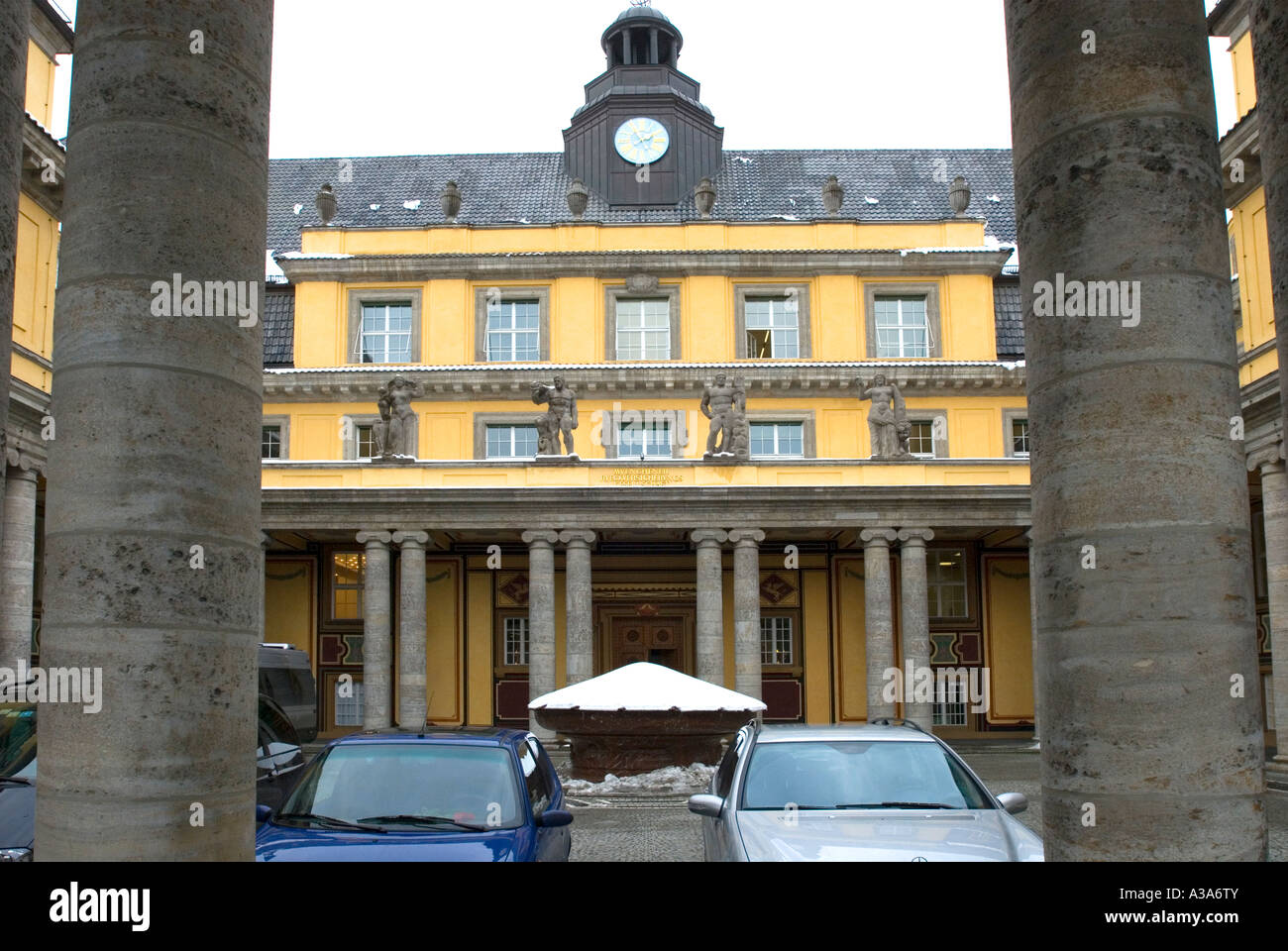Munich reinsurance company hi-res stock photography and images - Alamy