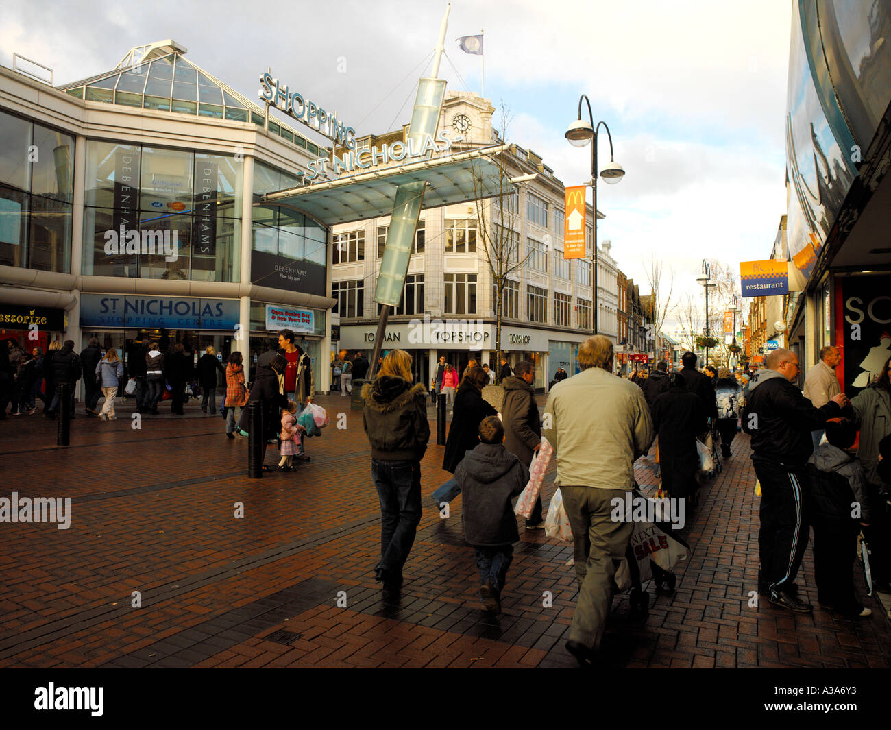 Sutton High Street Pedestrian Zone January Sales Stock Photo - Alamy