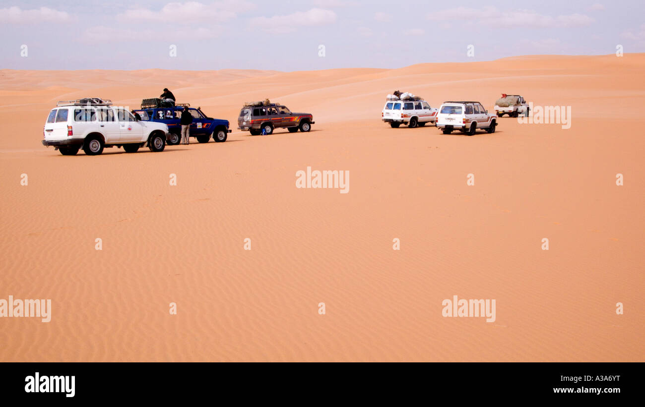 Four wheel drive safari in the Sahara Desert Libya Stock Photo - Alamy