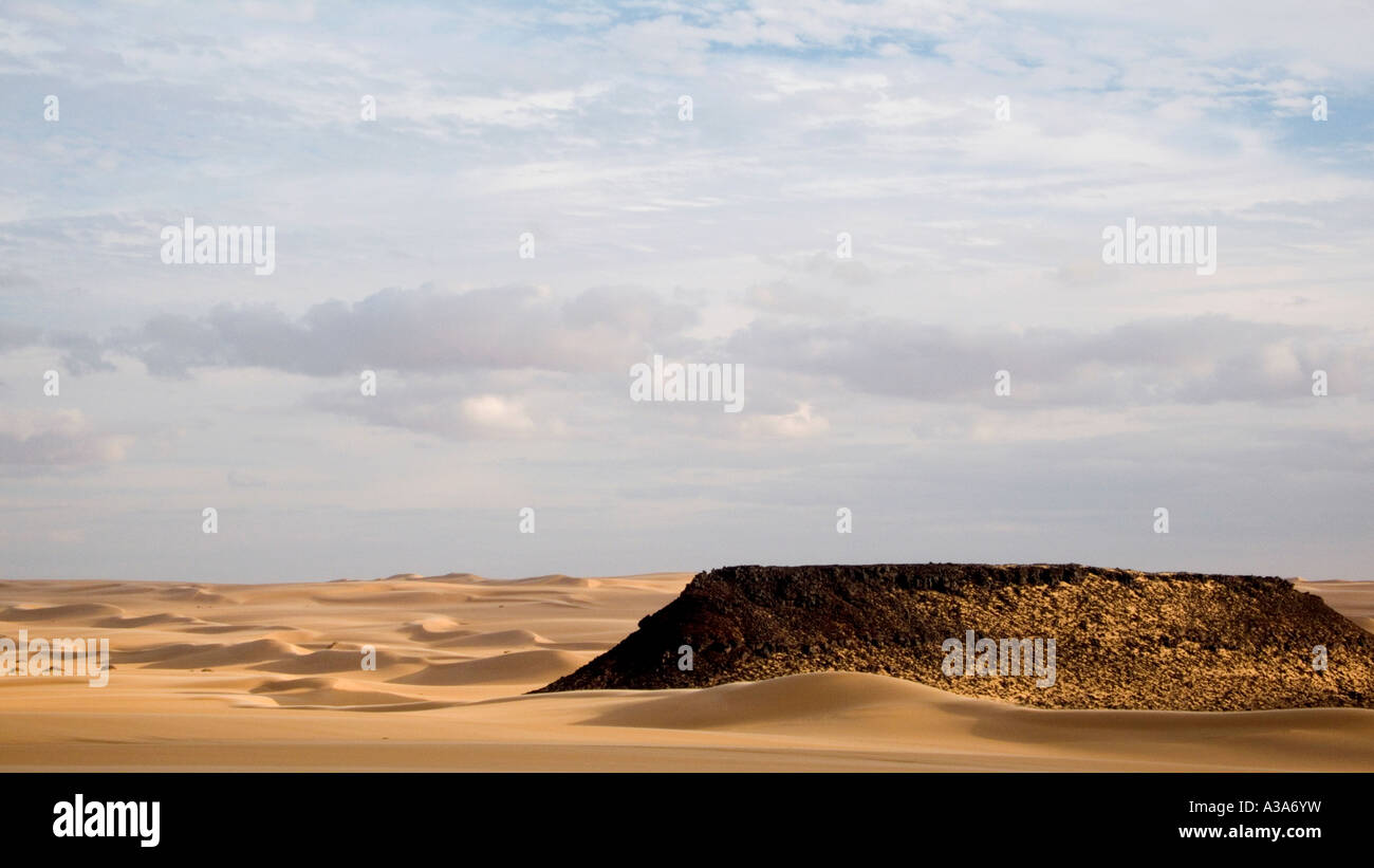 Ubari Sand Sea and natural rock formation Sahara Desert Libya Stock ...
