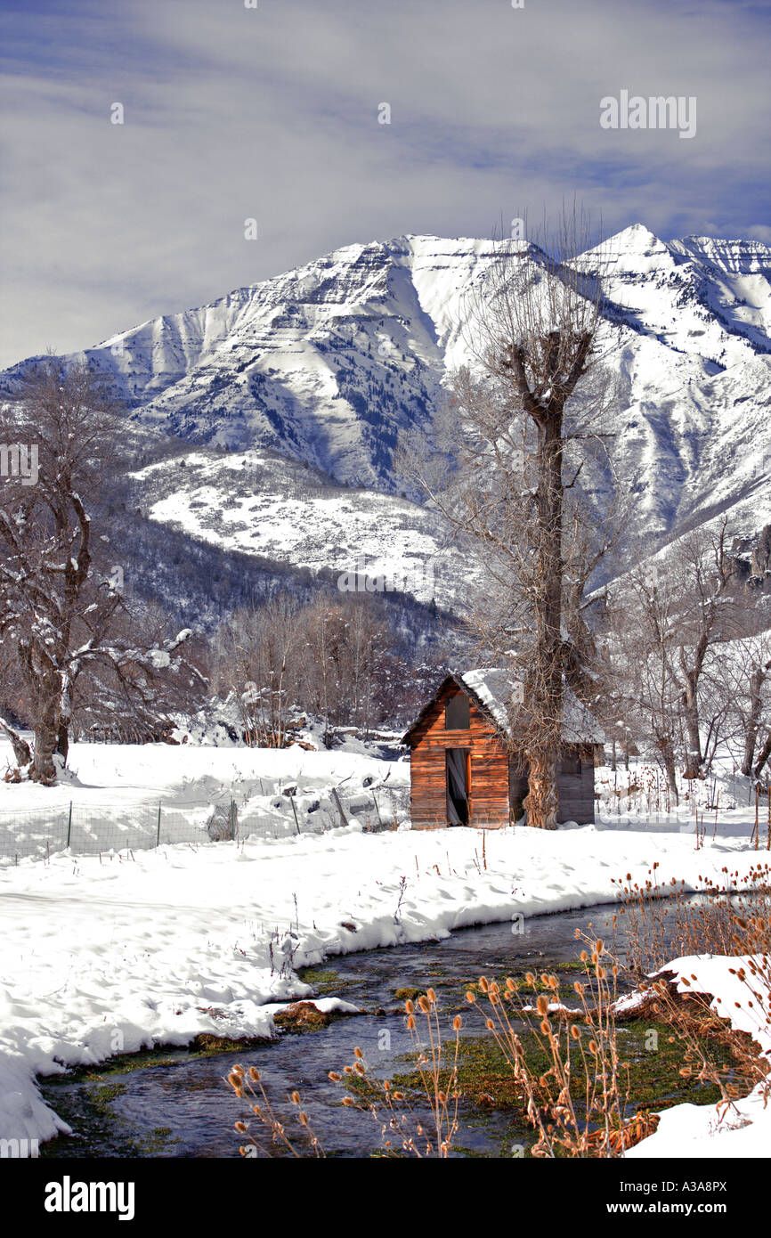 Small cabin on a pond in the mountains of Utah Stock Photo - Alamy