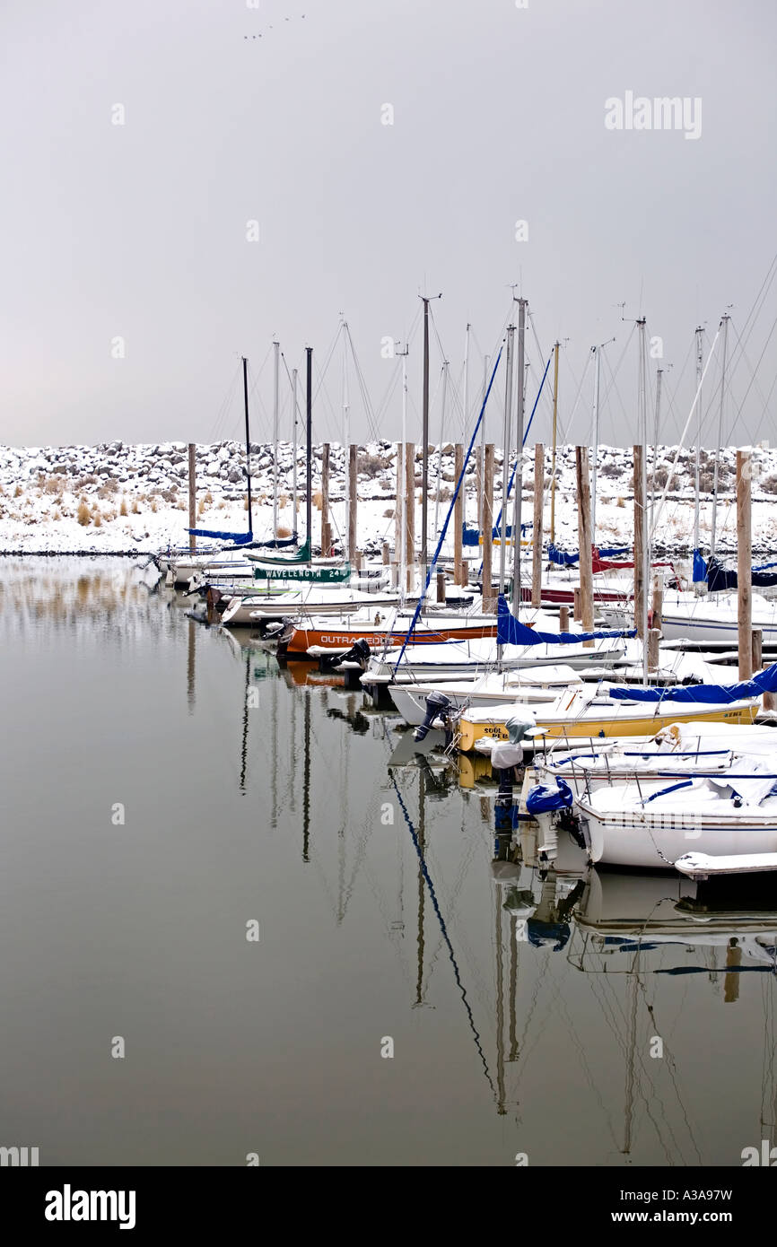 Verticle wall hi-res stock photography and images - Alamy