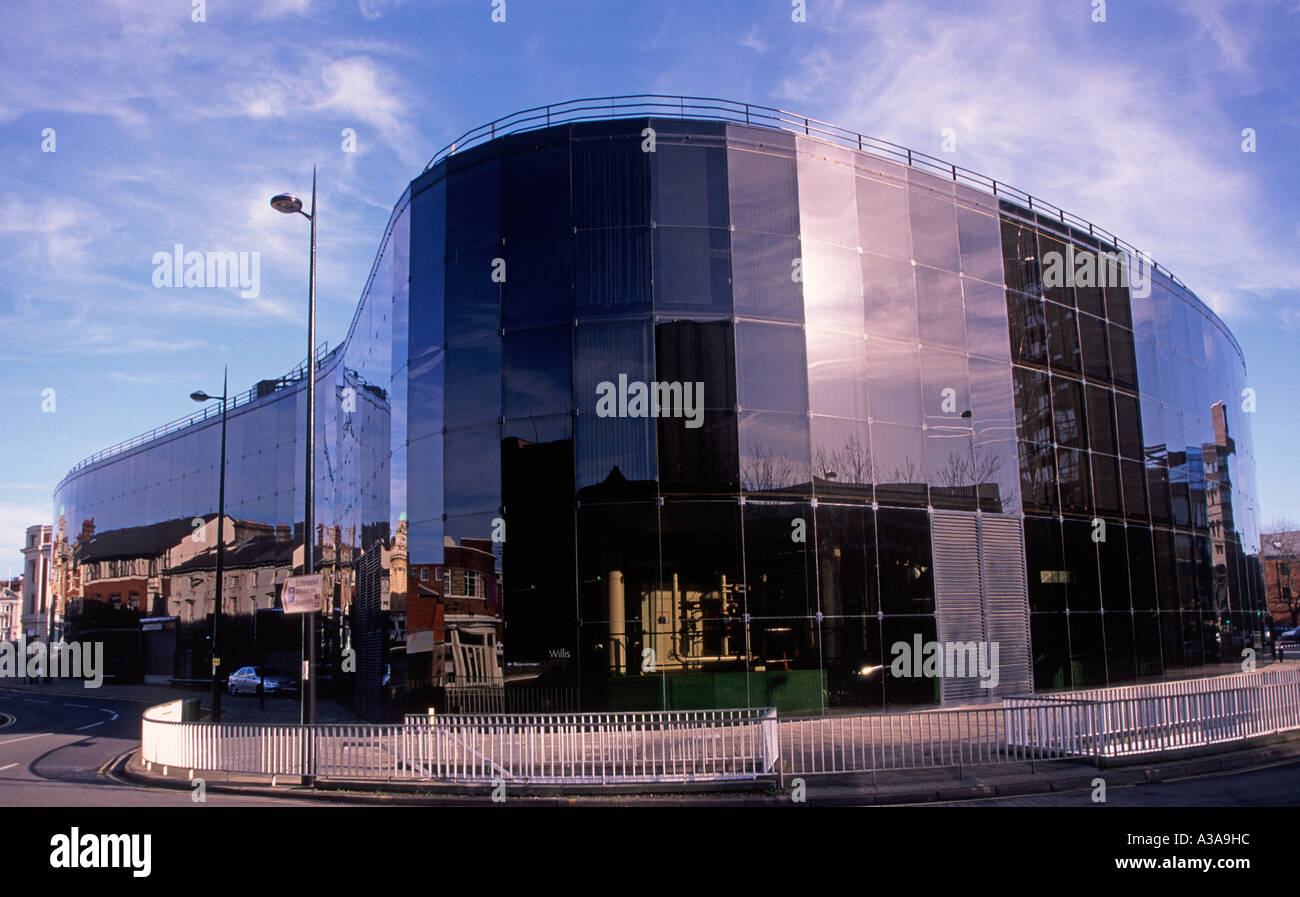 Reflective city willis building hi-res stock photography and images - Alamy