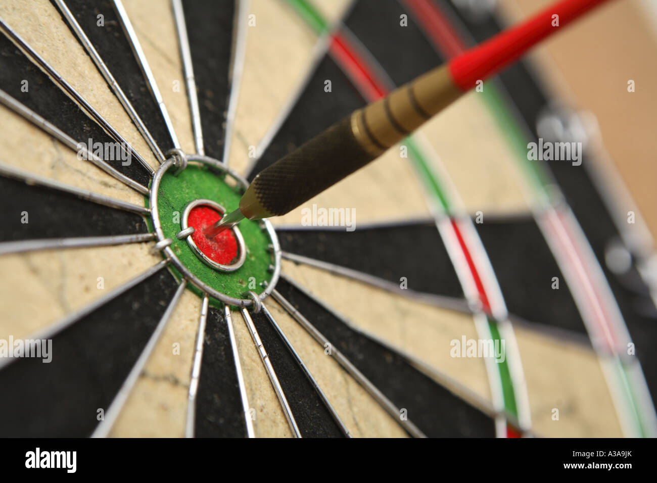 Darts in dart board hi-res stock photography and images - Alamy