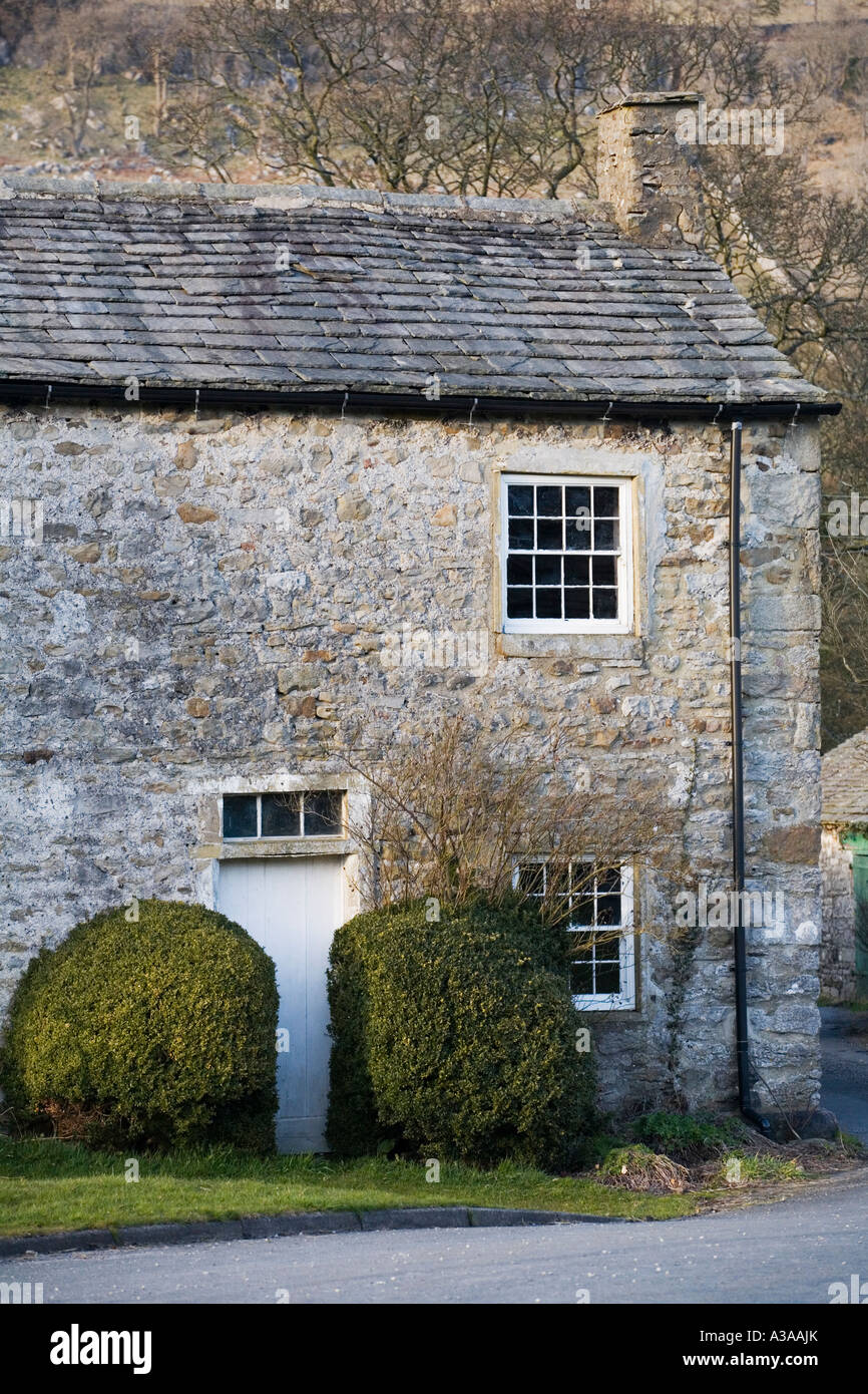 Stone cottage in the Yorkshire Dales National Park Stock Photo - Alamy
