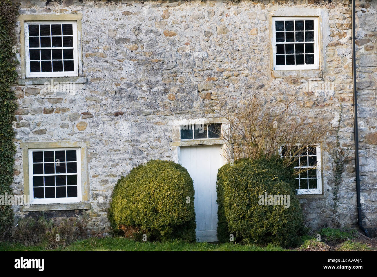 Stone cottage, Yorkshire Dales National Park, Yorkshire, UK Stock Photo ...
