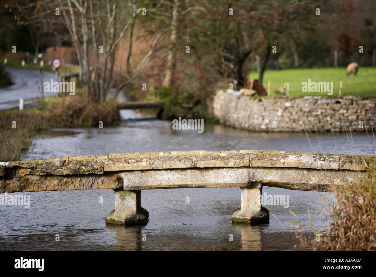 Stone clapper bridge cotswold hi-res stock photography and images - Alamy