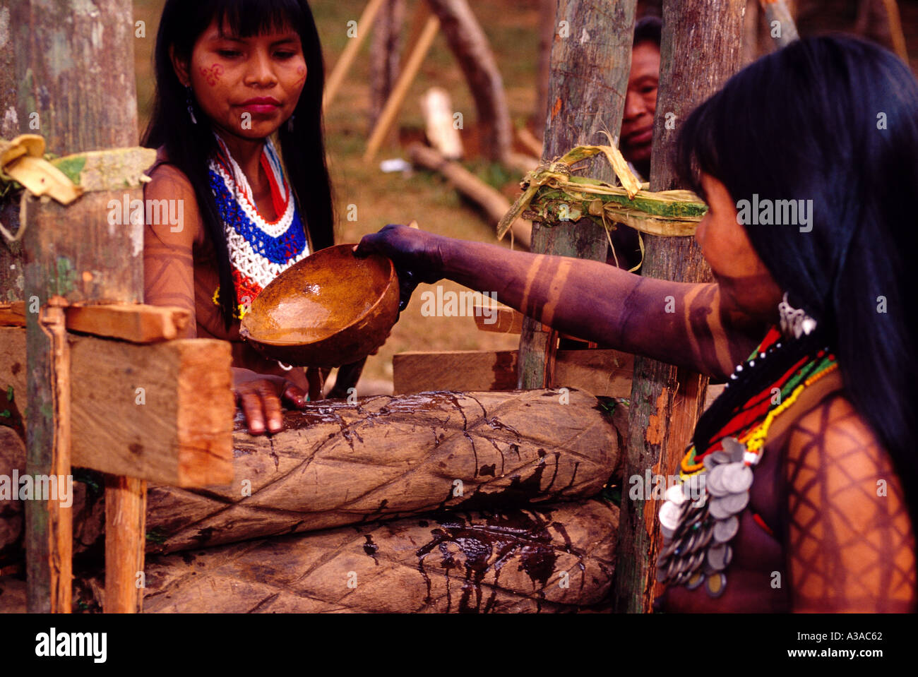 Embera Native Indigenous People of Darien Panama Stock Photo - Alamy