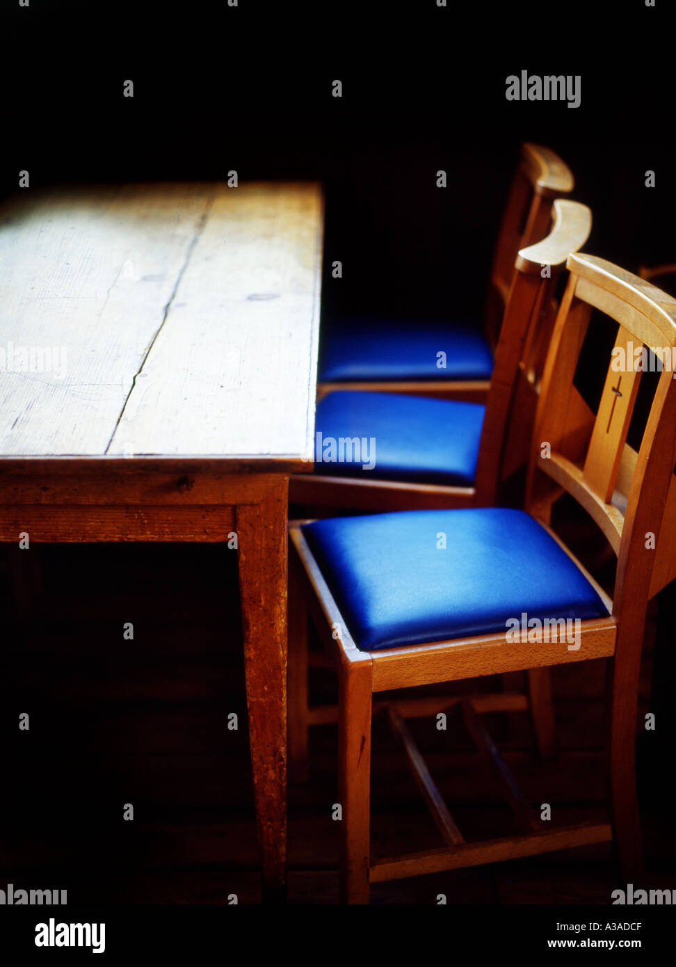 Table and chairs Stock Photo - Alamy