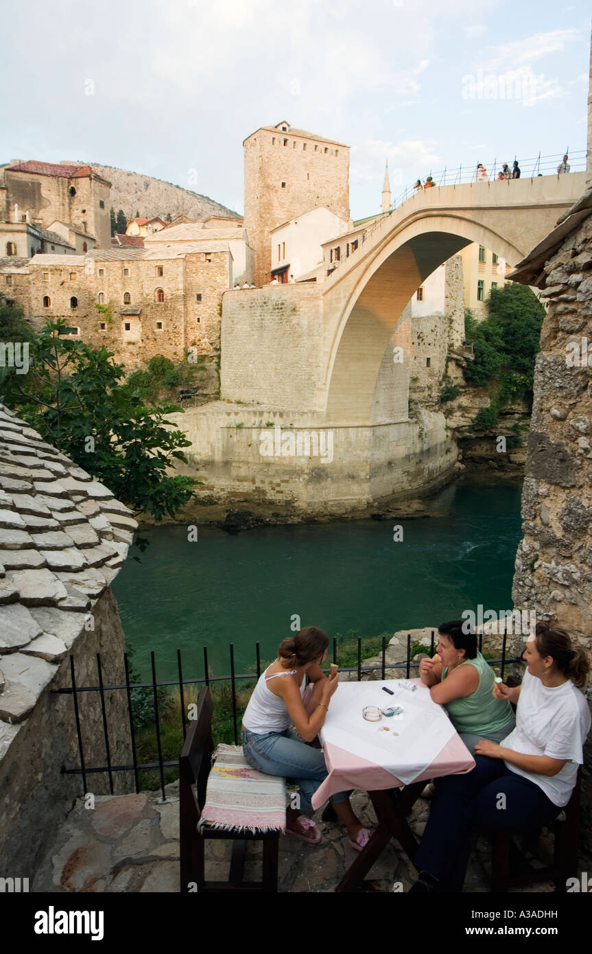 Mostar bridge damaged bosnian war hi-res stock photography and images ...