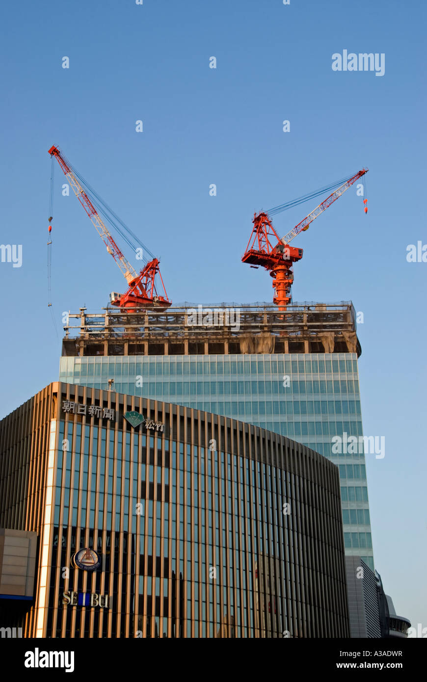 Tower skyscraper crane hi-res stock photography and images - Alamy